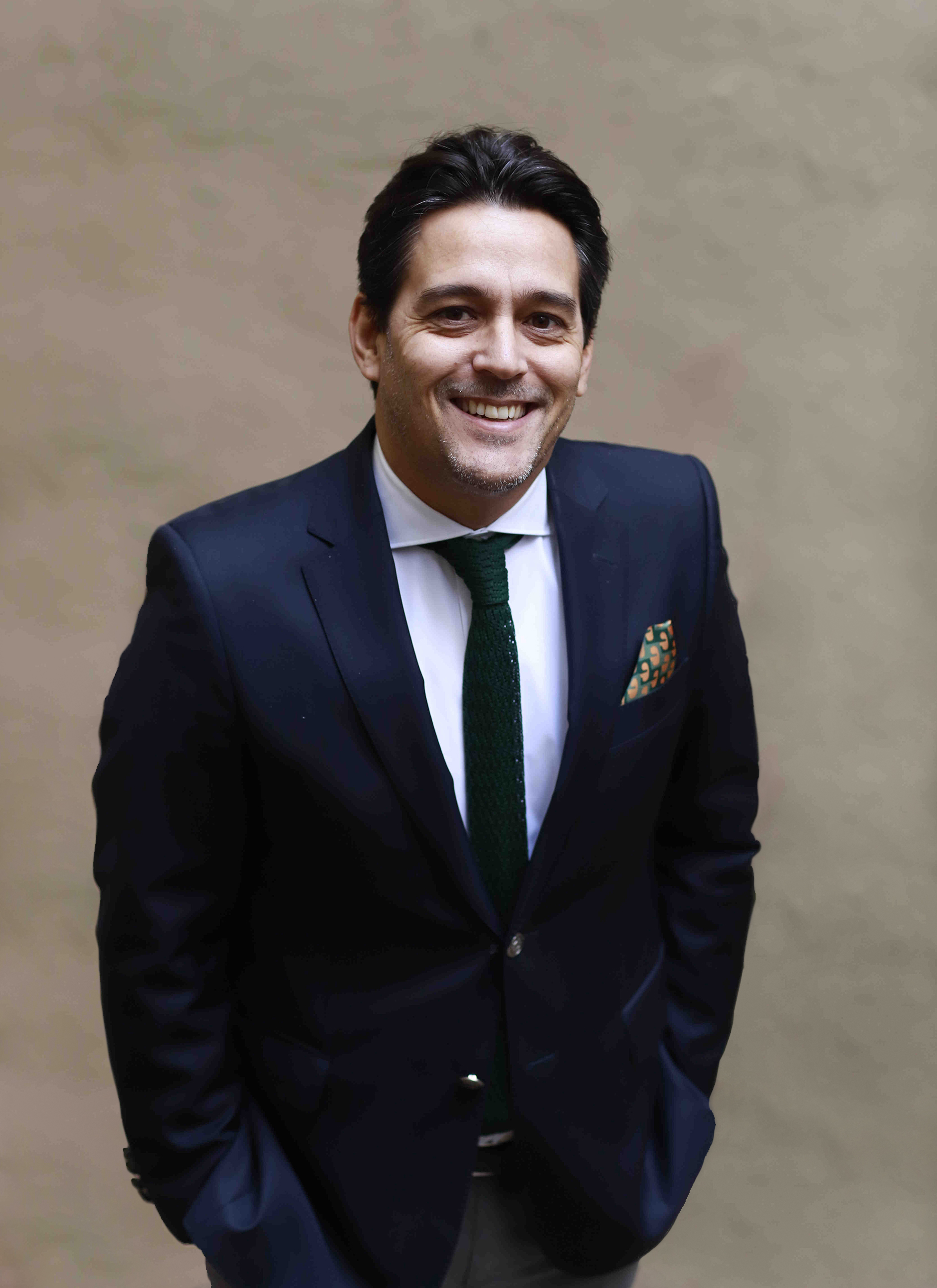 JERRY SILVA APRESENTA LIVRO NA FNAC DO GAIASHOPPING | O Gaiense